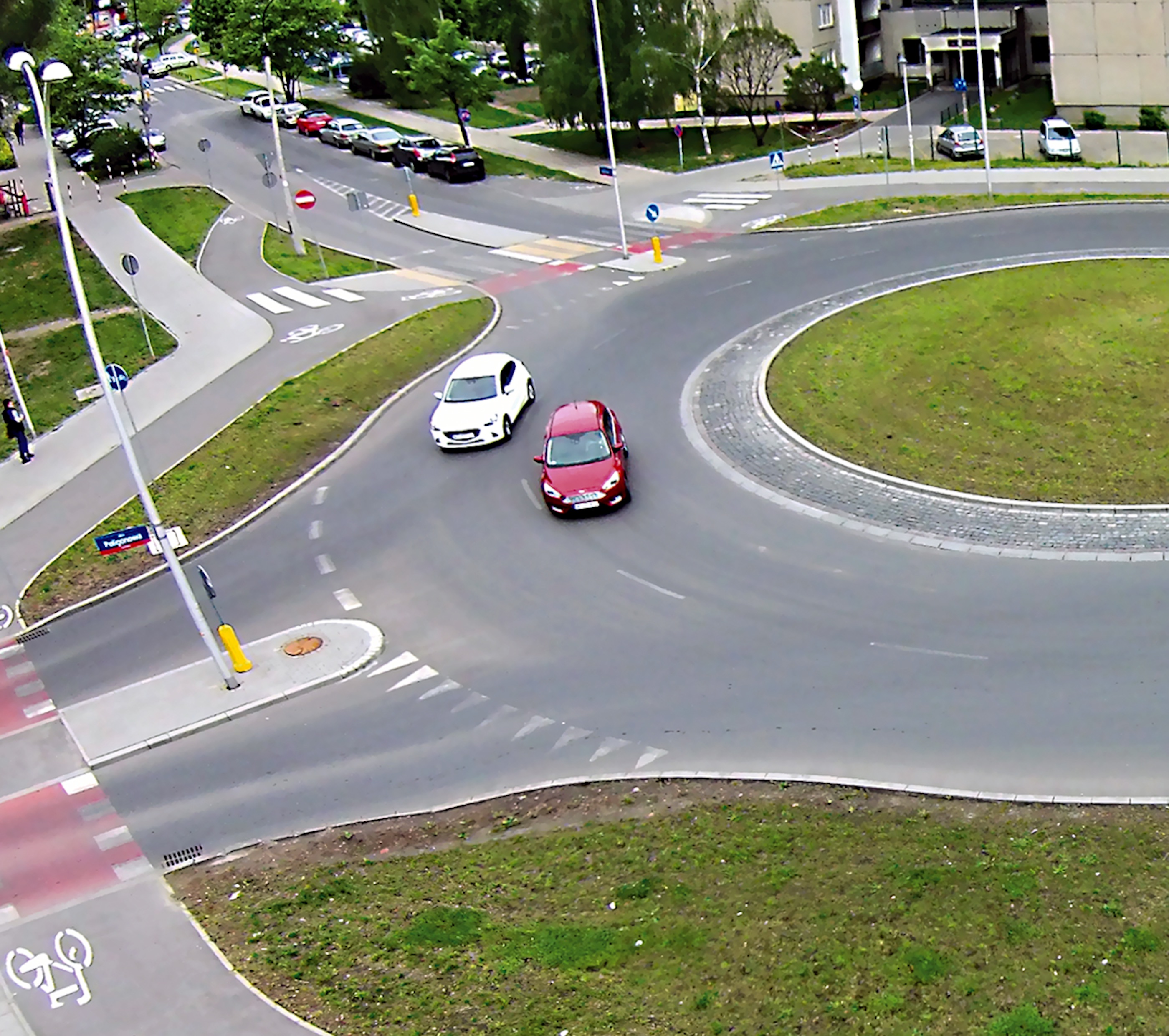 Jak jeździć po rondzie – przepisy, pytania i odpowiedzi - Magazyn Auto